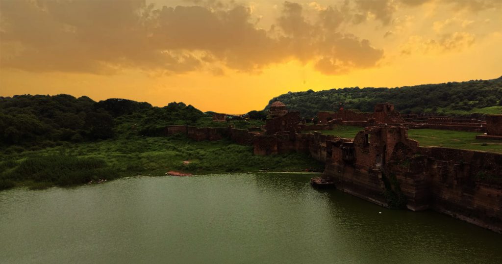 The History Behind the Royal Ranthambore Fort of India - Ranthambore ...